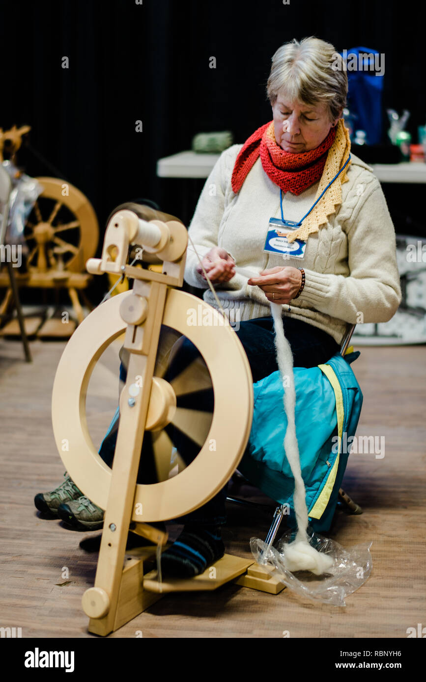 Making yarn hi-res stock photography and images - Alamy