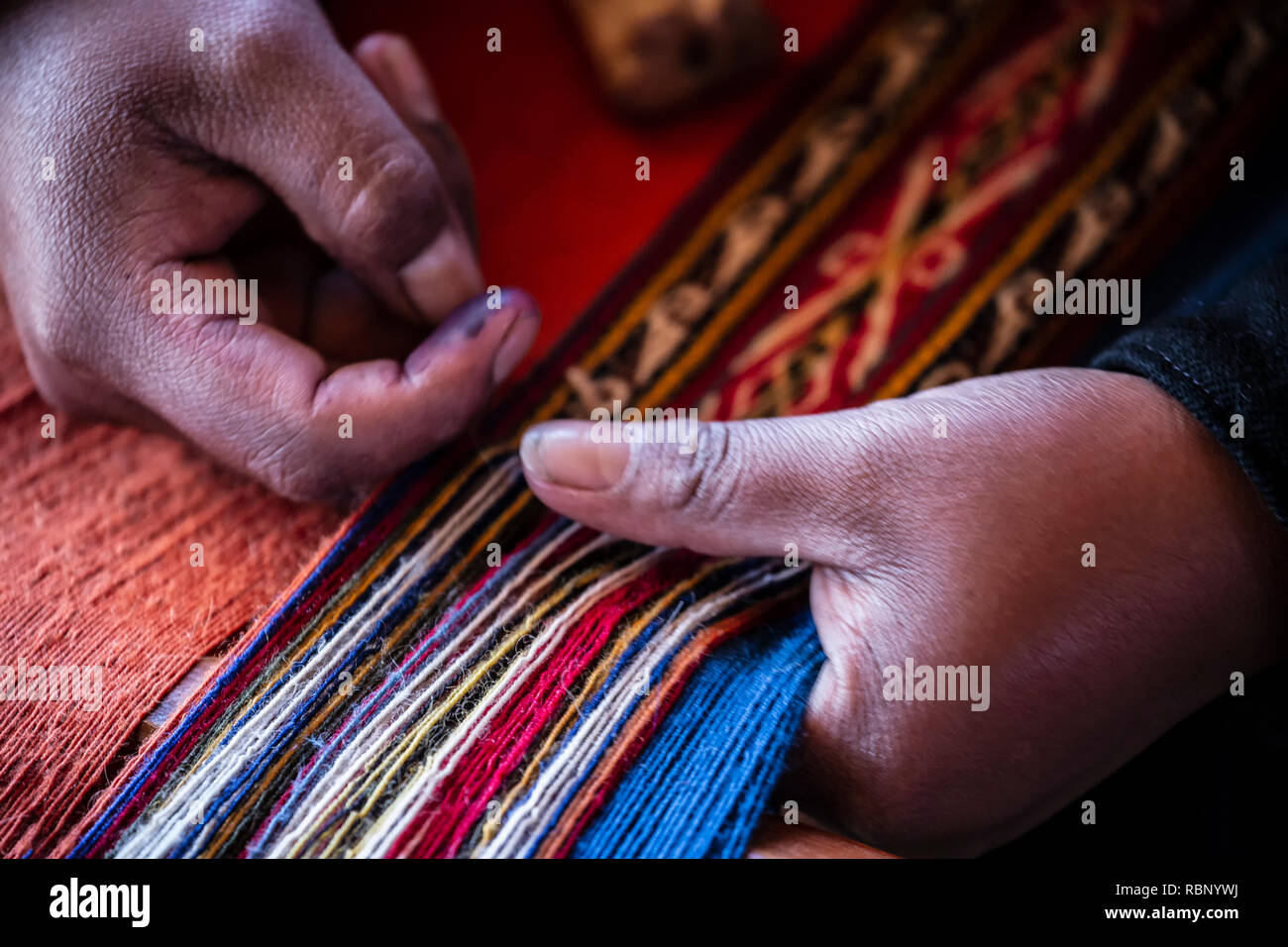 Hands of Quechua woman weaving a shawl, Balkon del Inka weavers co-op ...
