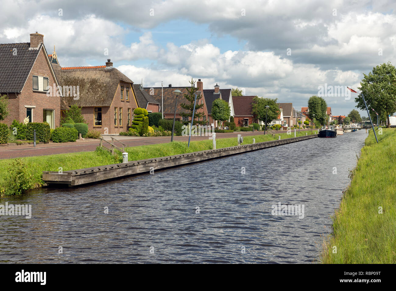 Dutch village Appelscha in Friesland with houses along a canal Stock ...