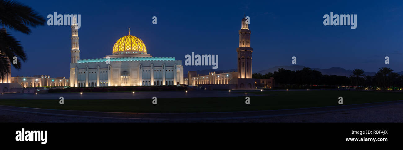 Sultan Qaboos Grand Mosque at night in Muscat, Oman showing off ...