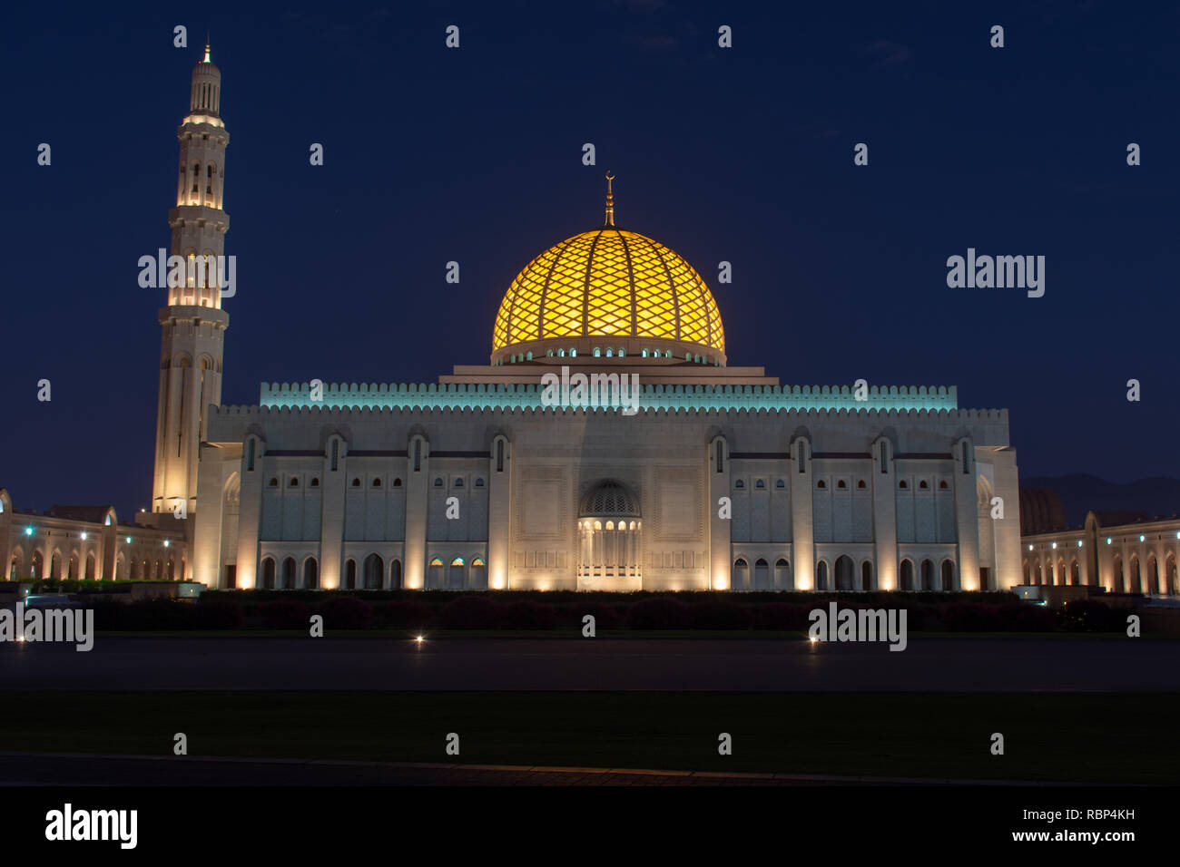 Sultan Qaboos Grand Mosque at night in Muscat, Oman showing off ...