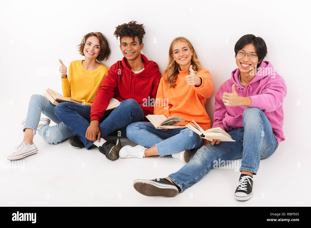 Teen boy girl group discussion hi-res stock photography and images - Alamy