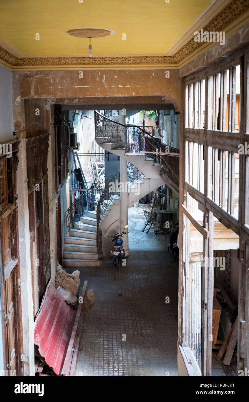 DILAPIDATED INTERIOR OLD HAVANA HAVANA CUBA Stock Photo - Alamy
