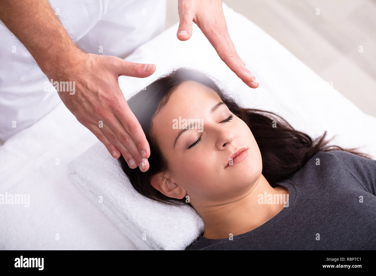 Reiki healing hi-res stock photography and images - Alamy