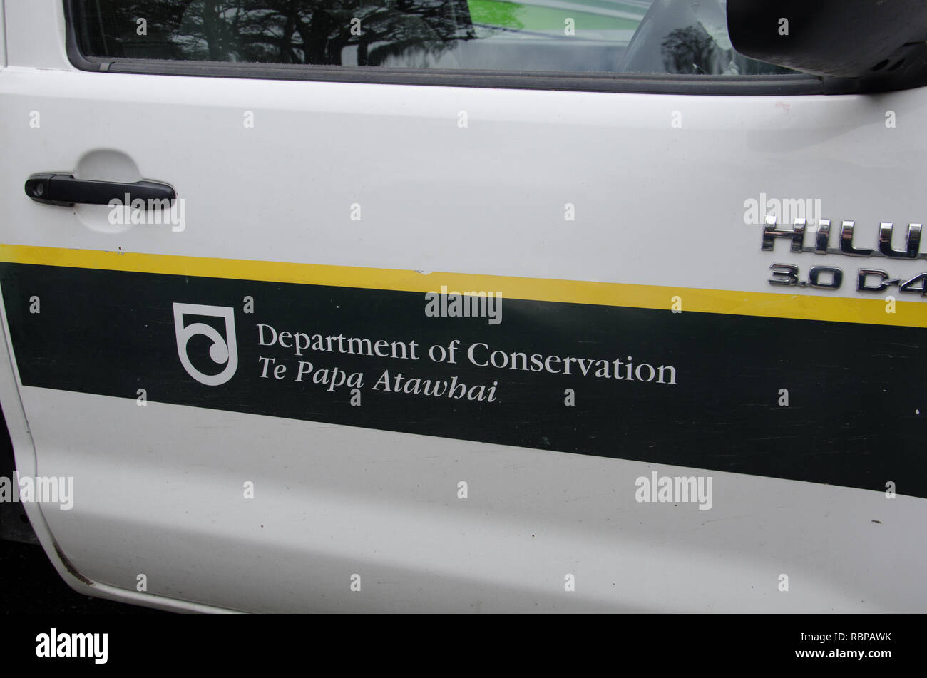 In New Zealand a government car shows, in English and a Maori language ...