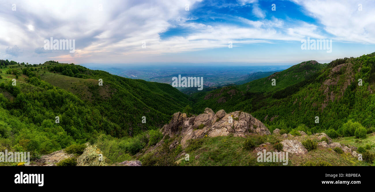 Outdoor mountain view hi-res stock photography and images - Alamy