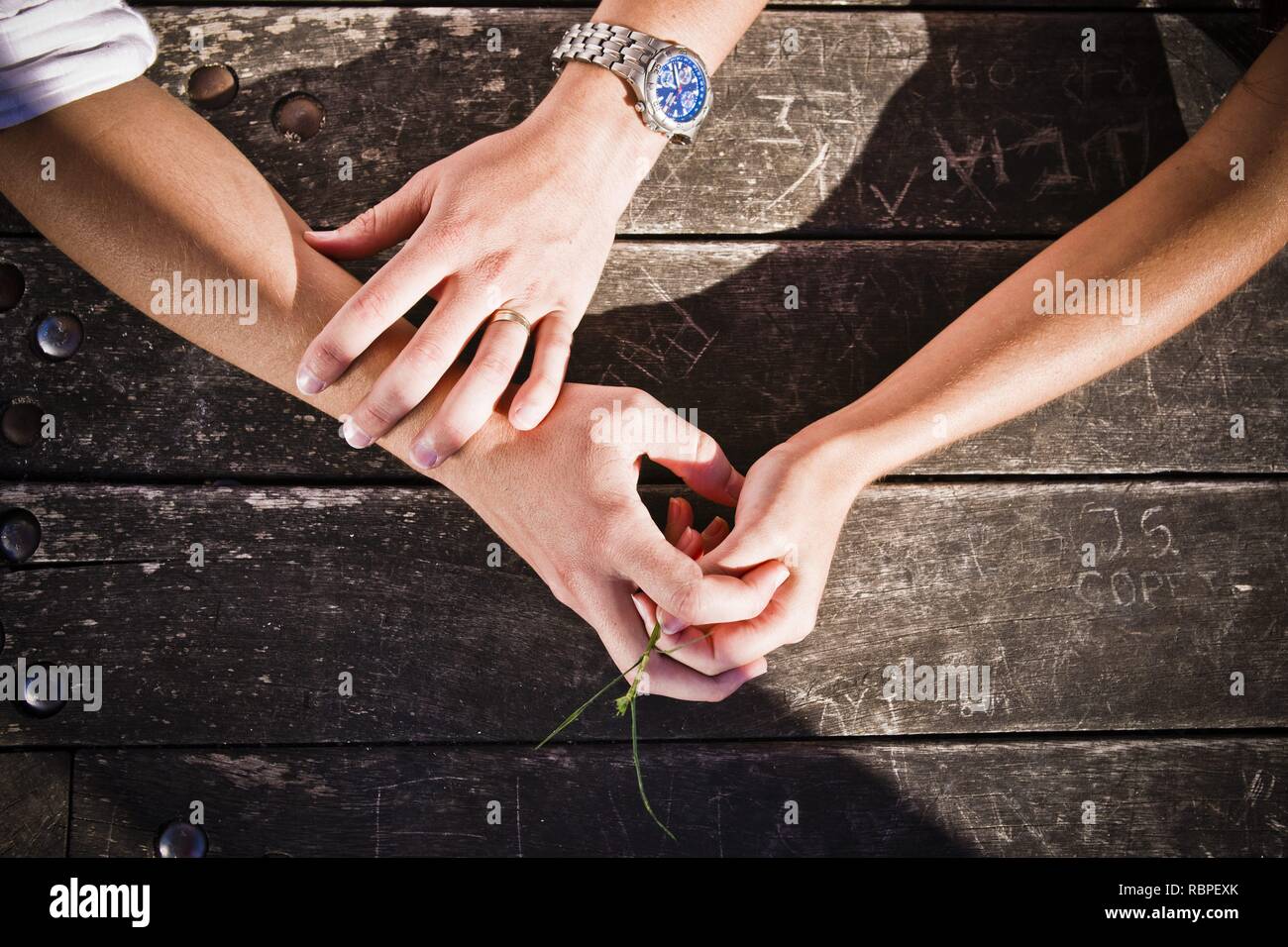 Shake hand marriage couple hi-res stock photography and images - Alamy