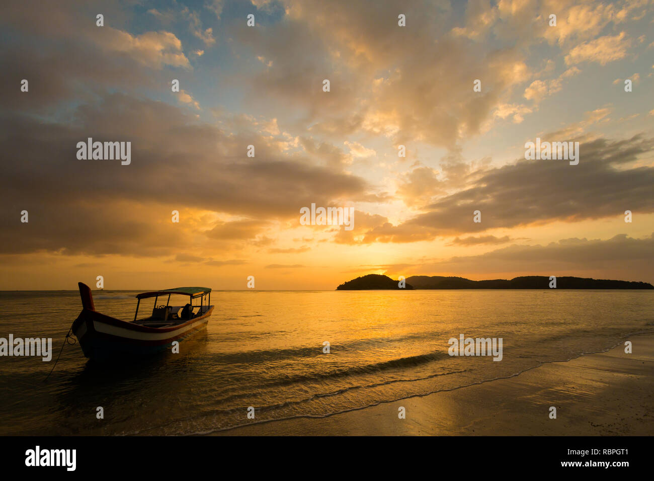 Pantai Cenang beach on tropical Langkawi island in Malaysia. Beautiful ...