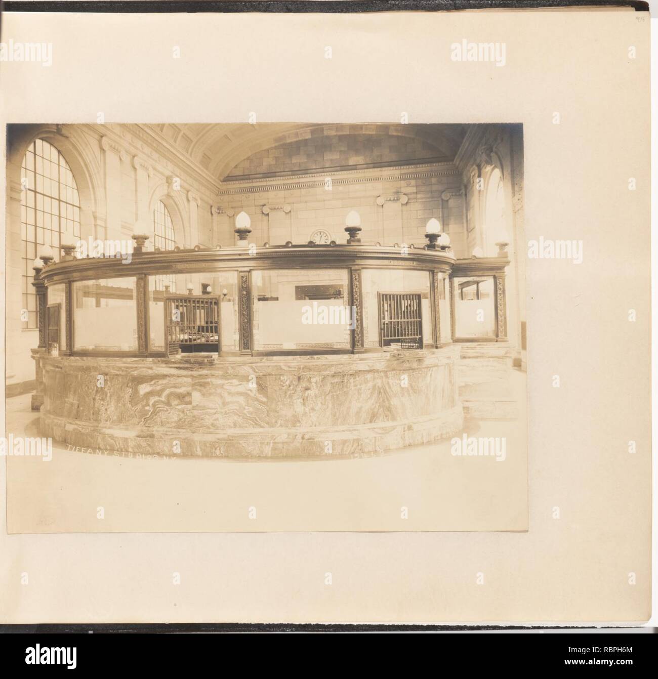 Bronze works hi-res stock photography and images - Alamy