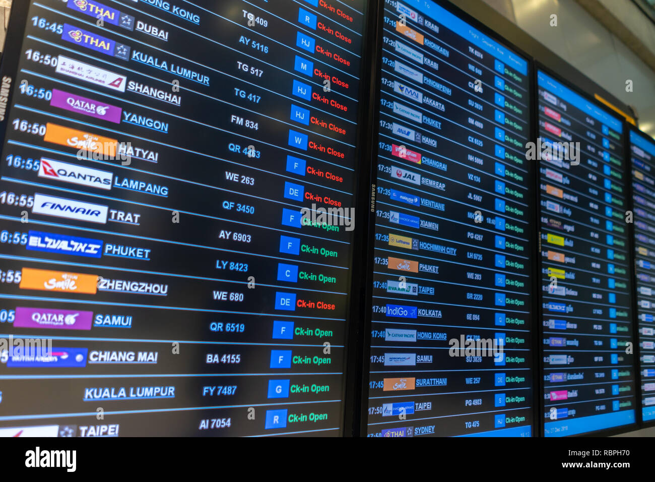 Flight board hi-res stock photography and images - Alamy