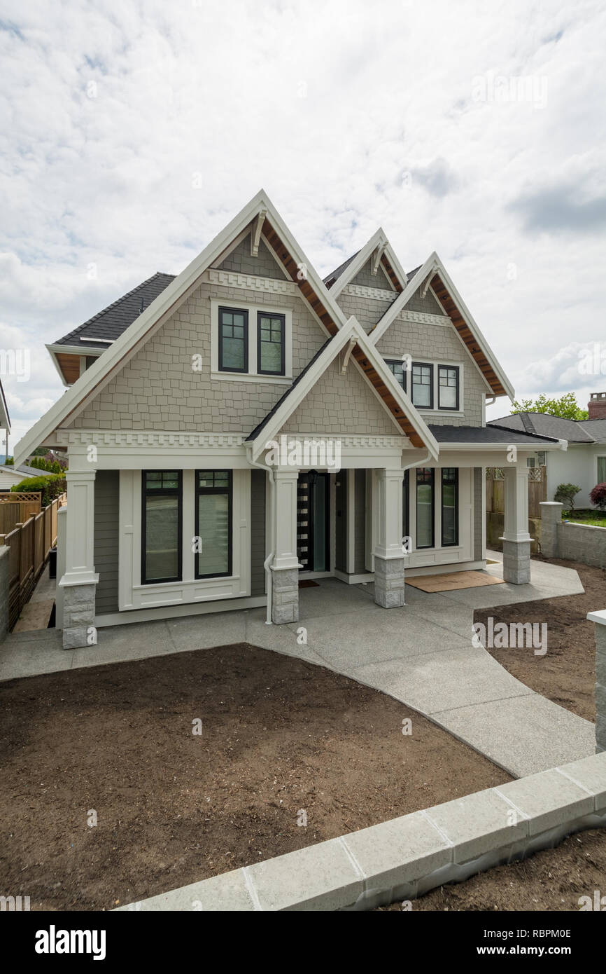 Lawn House Without Blooming Garden Behind The House Garden Design
