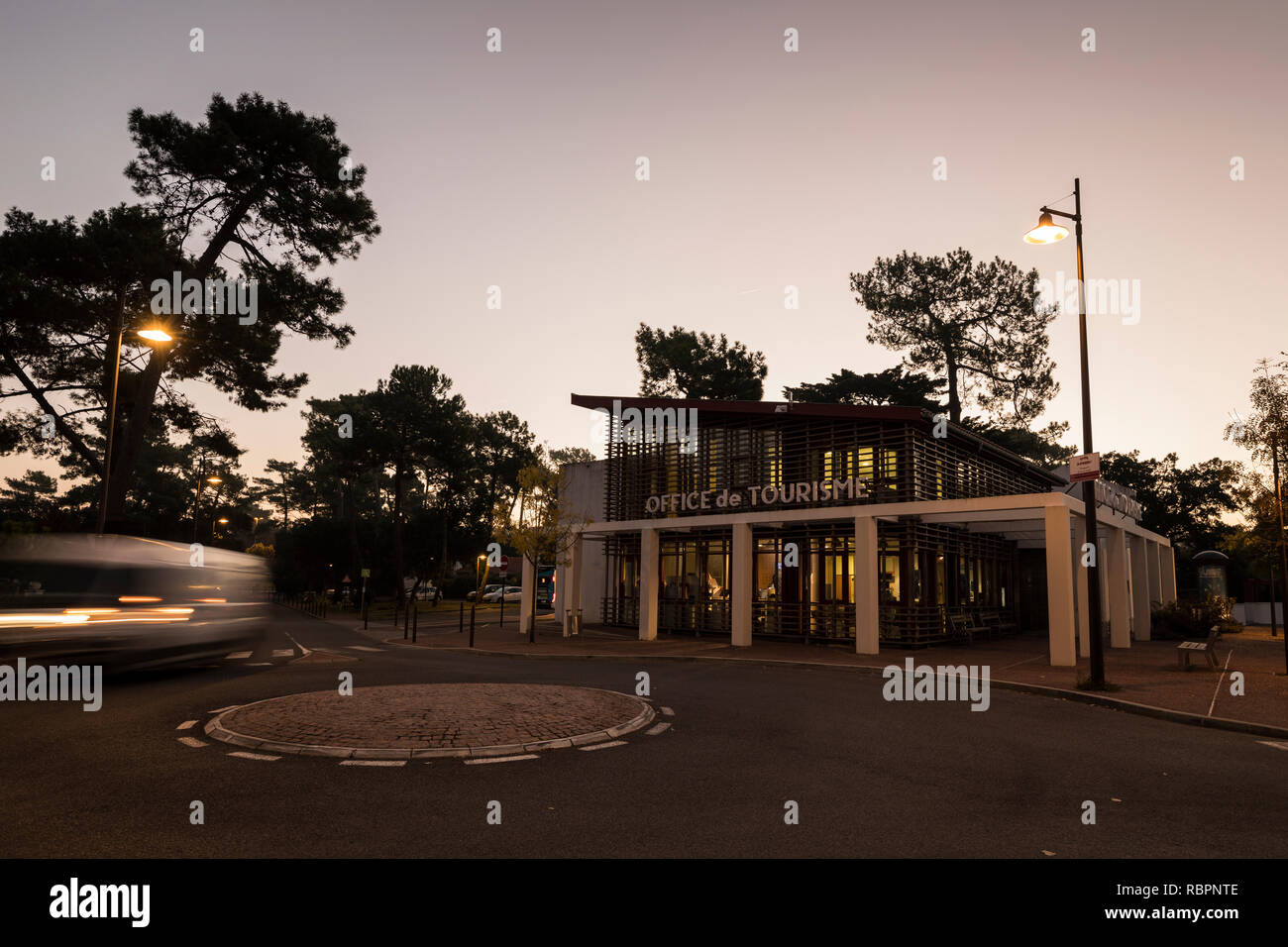 Tourist office exterior hi-res stock photography and images - Alamy