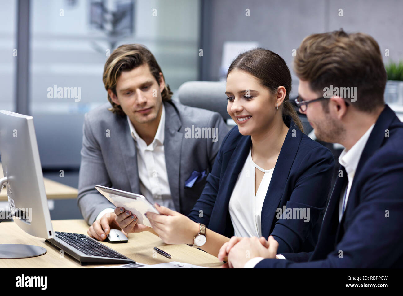 Group of business people sharing ideas in modern office Stock Photo - Alamy
