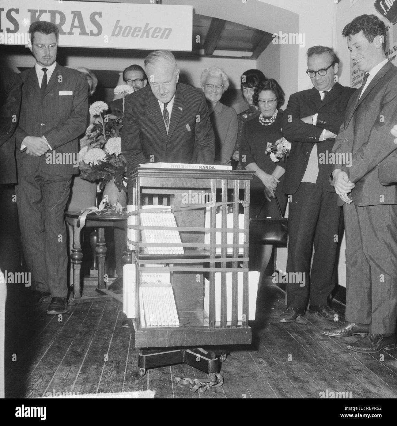 10 jaar Kris Kras (jeugdblad), de opening van de tentoonstelling door ...