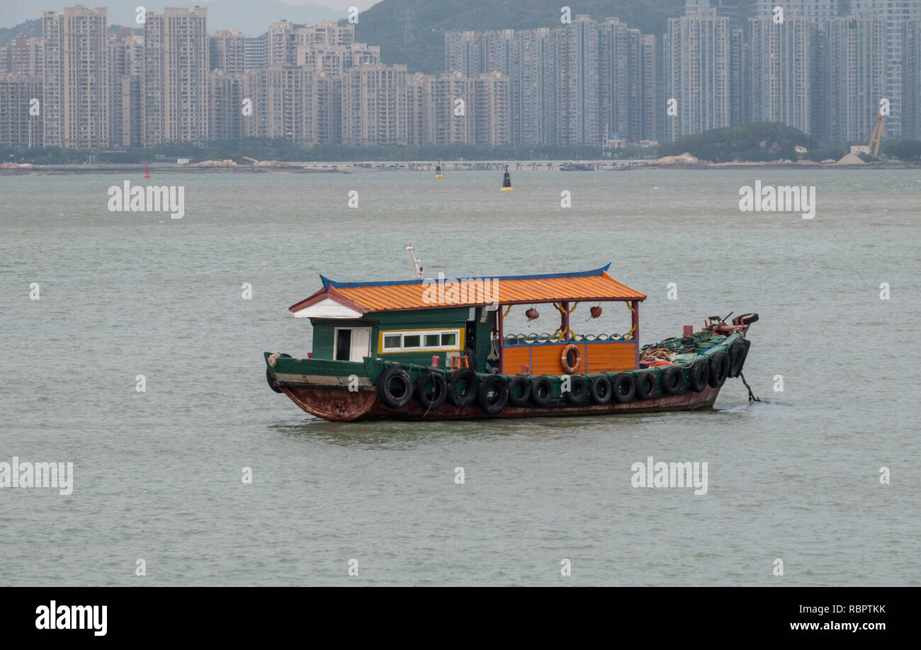 Sampan boat hi-res stock photography and images - Alamy