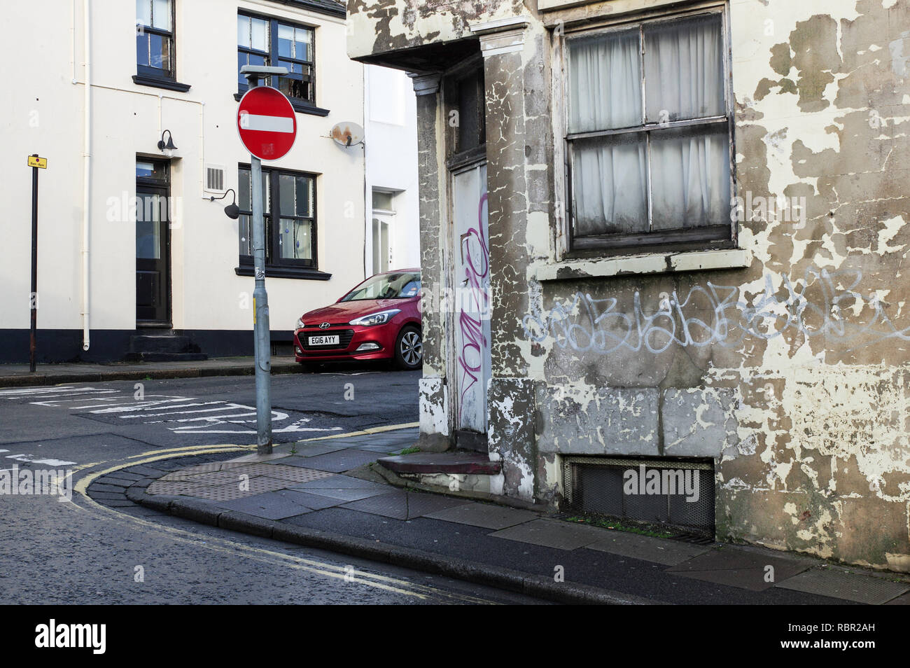 Dilapidated house uk hi-res stock photography and images - Alamy