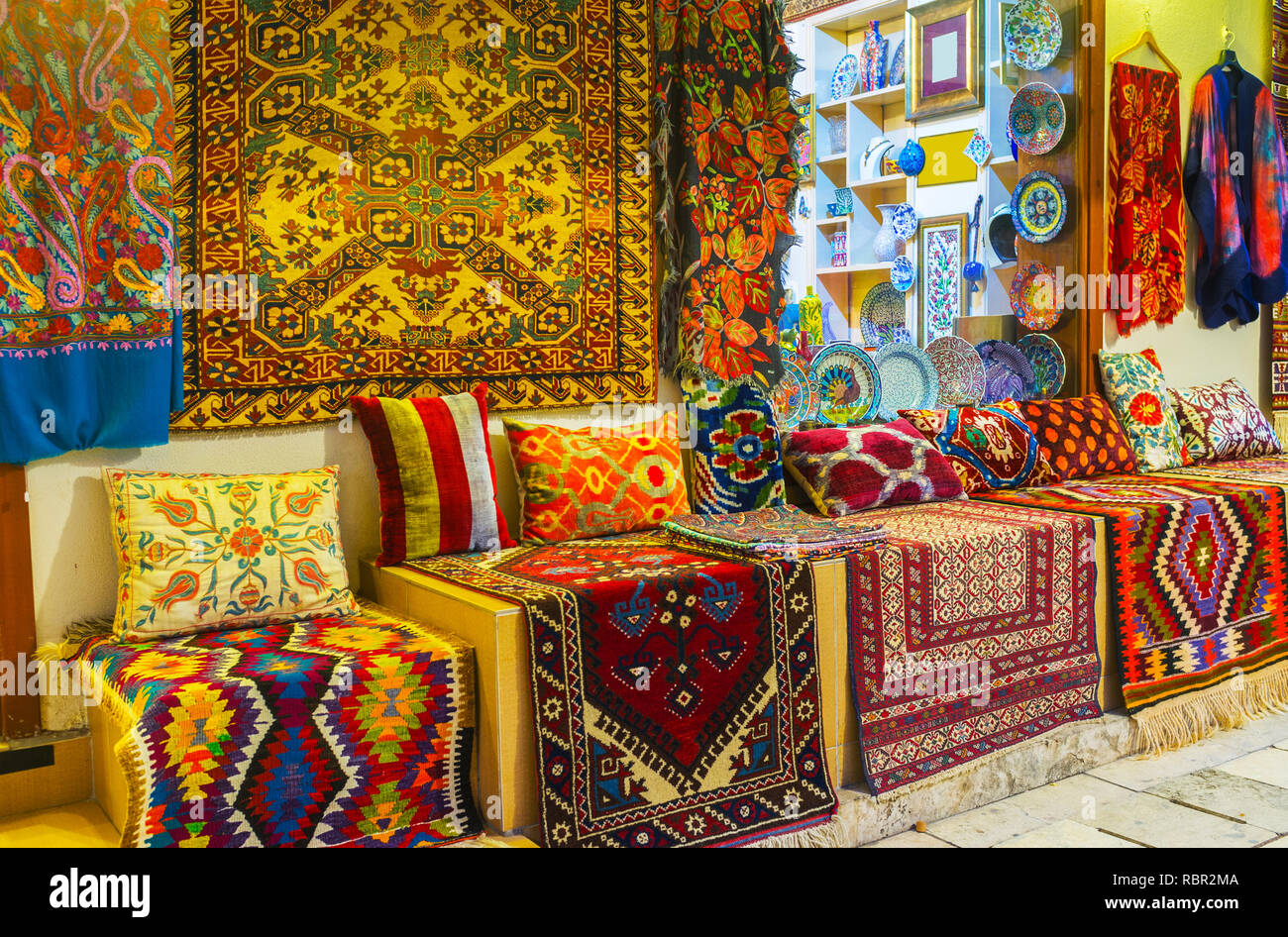 Traditional market examples hi-res stock photography and images - Alamy