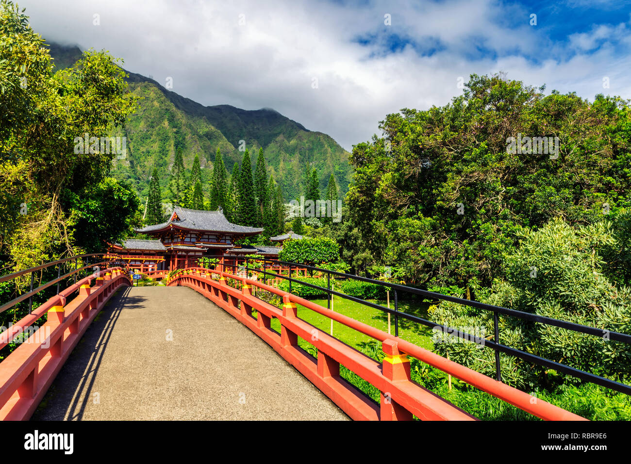 Beautiful japanese temples hi-res stock photography and images - Alamy
