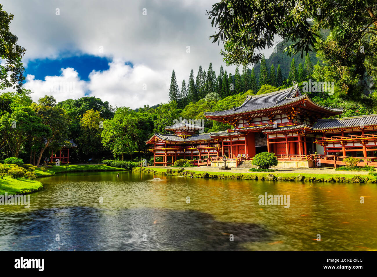 Byodoin temples hi-res stock photography and images - Alamy