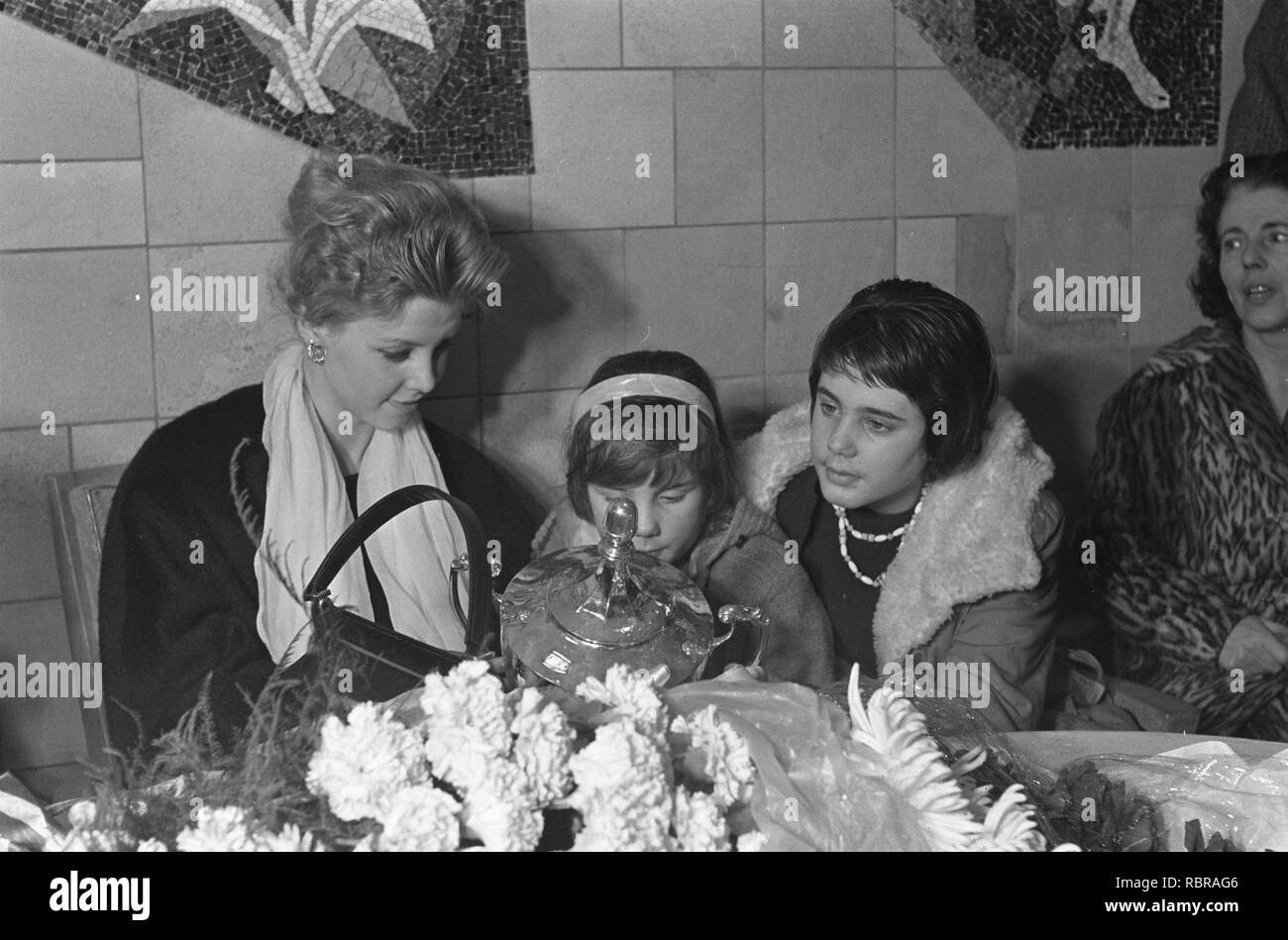 Aankomst van Corine Rottschäfer (miss World) op Schiphol Corine met ...