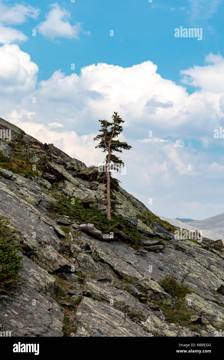 Solo mountain hi-res stock photography and images - Alamy