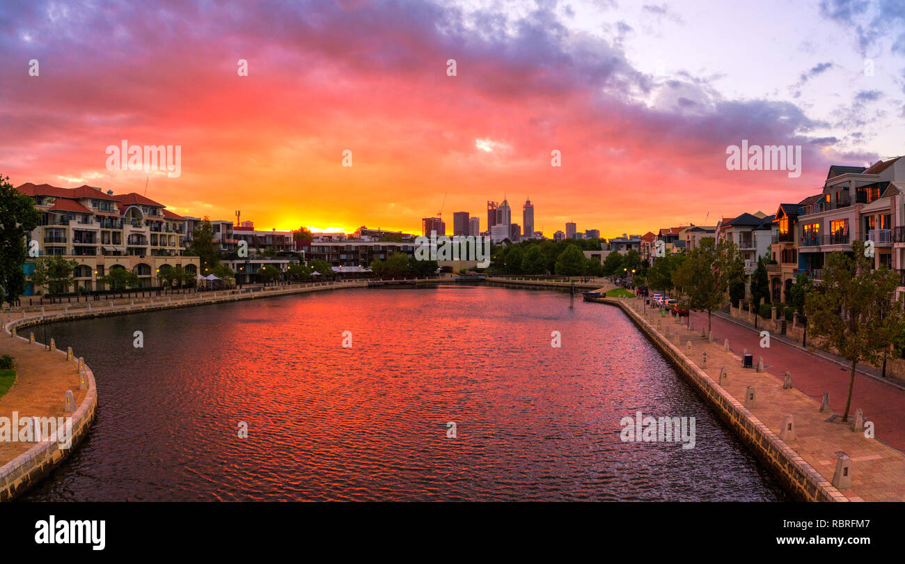 Claisebrook Cove in East Perth Stock Photo - Alamy
