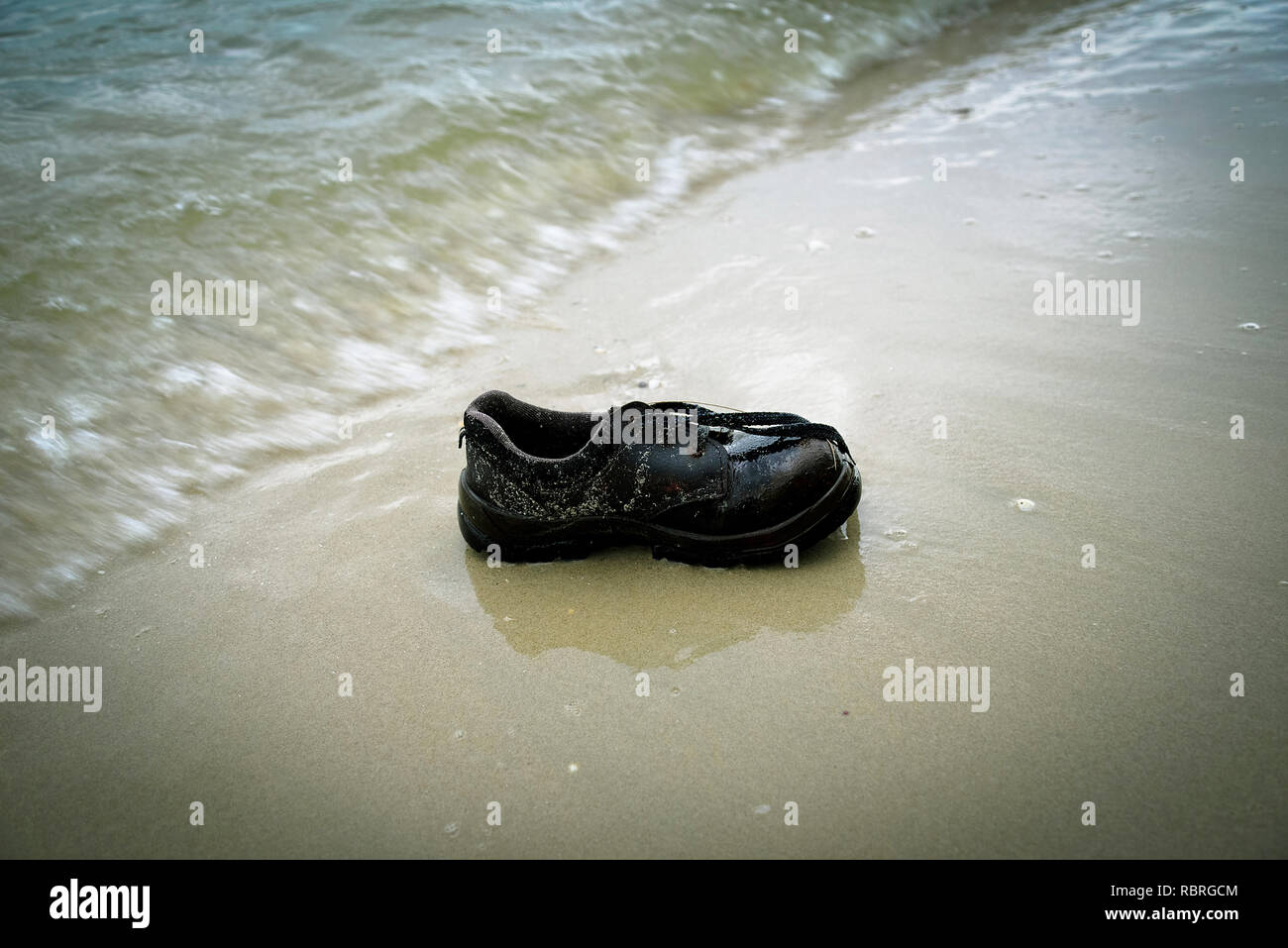 Plastic pollution ocean sneakers hi-res stock photography and images ...