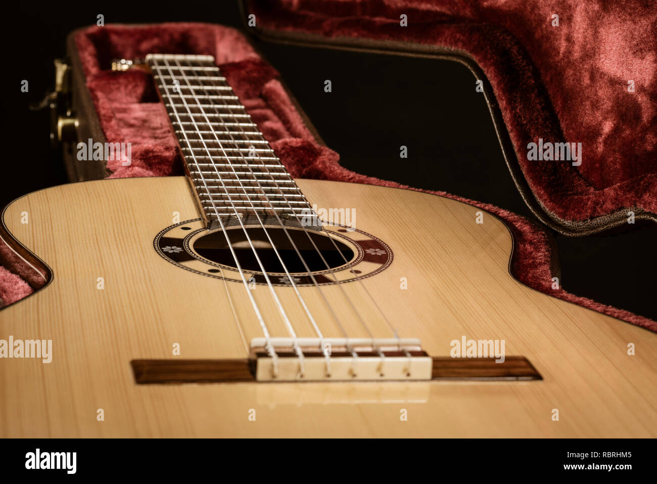 Velvet lined leather case hi-res stock photography and images - Alamy