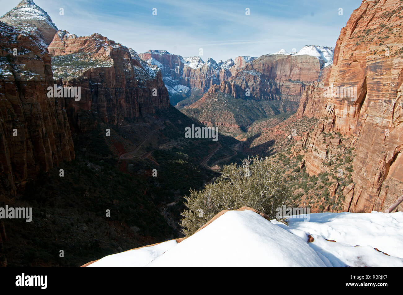 Canyon Overlook provides excellent views of various peaks inside Zion ...