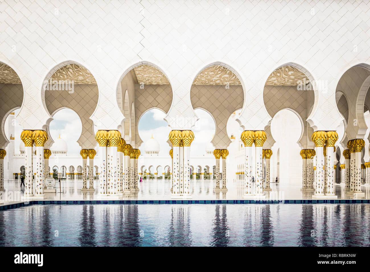 White marble building pillars columns hi-res stock photography and ...