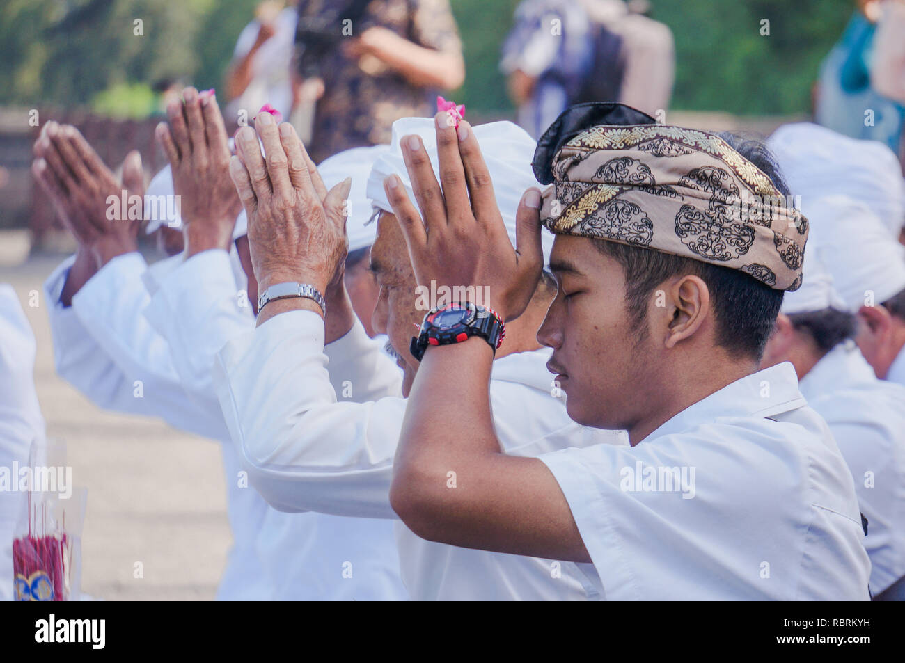 Hindus Praying High Resolution Stock Photography and Images - Alamy
