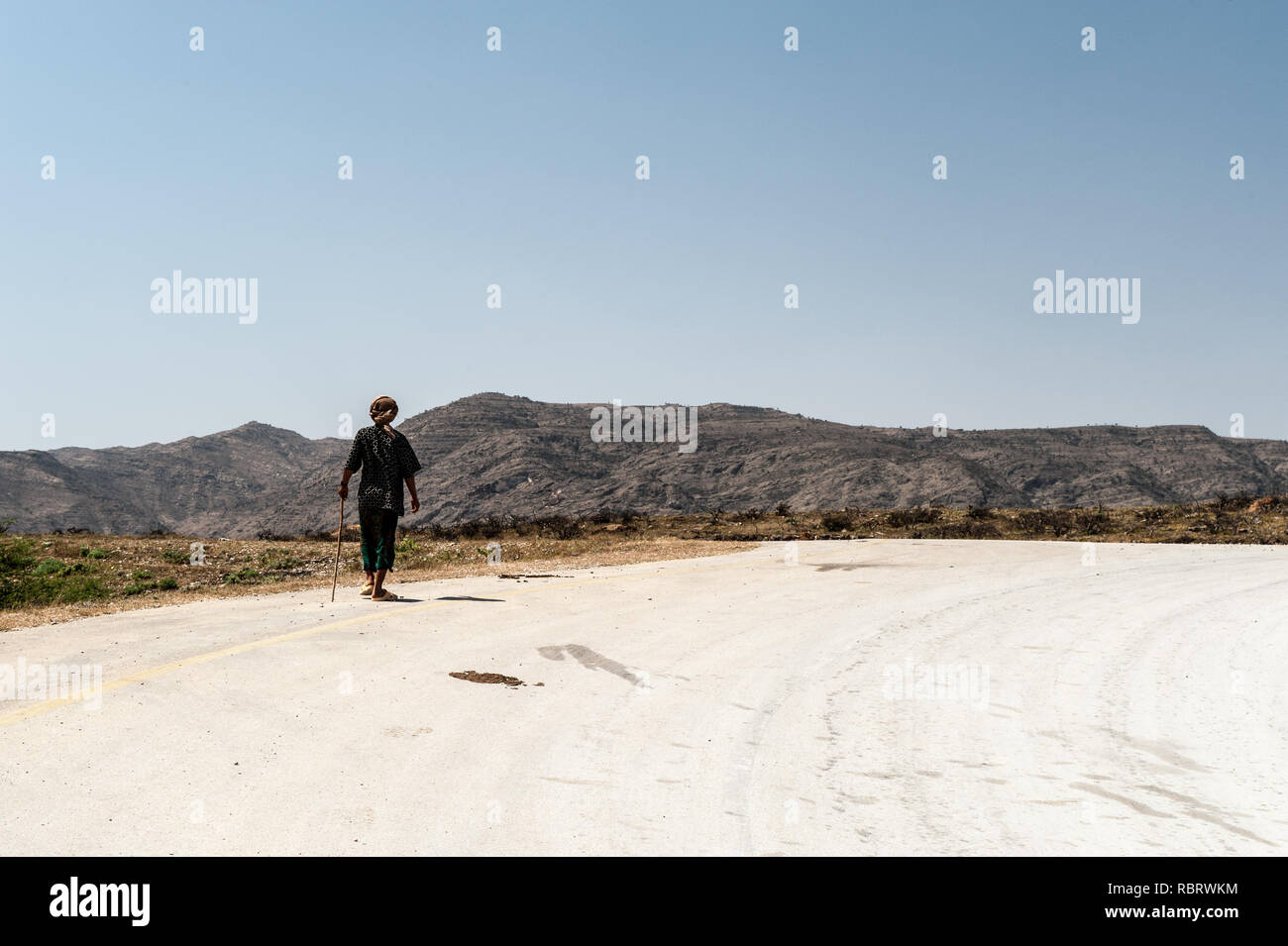 Walking through the desert of Oman Stock Photo - Alamy