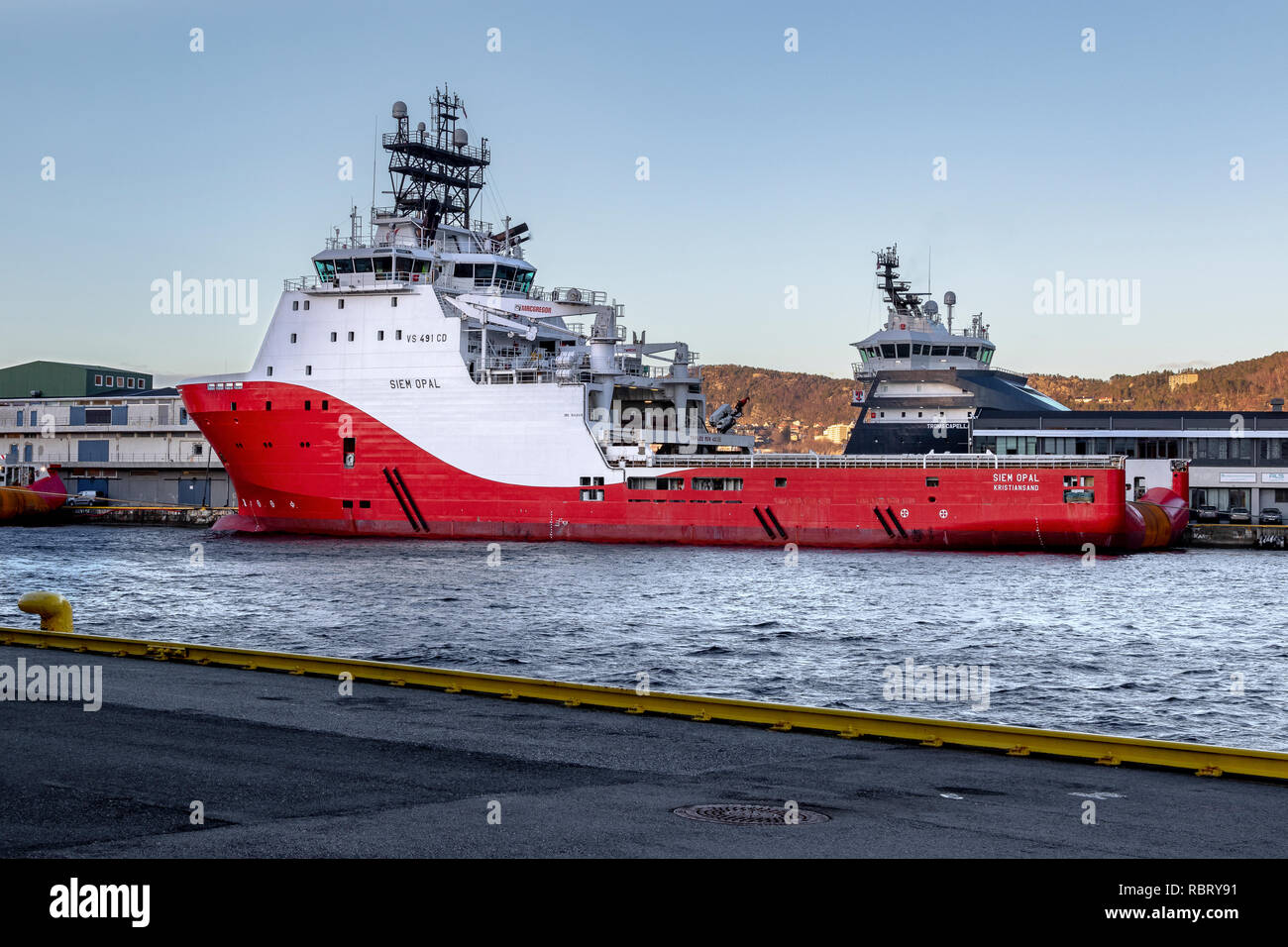 Offshore AHTS anchor handling tug supply vessel Siem Opal in the port ...