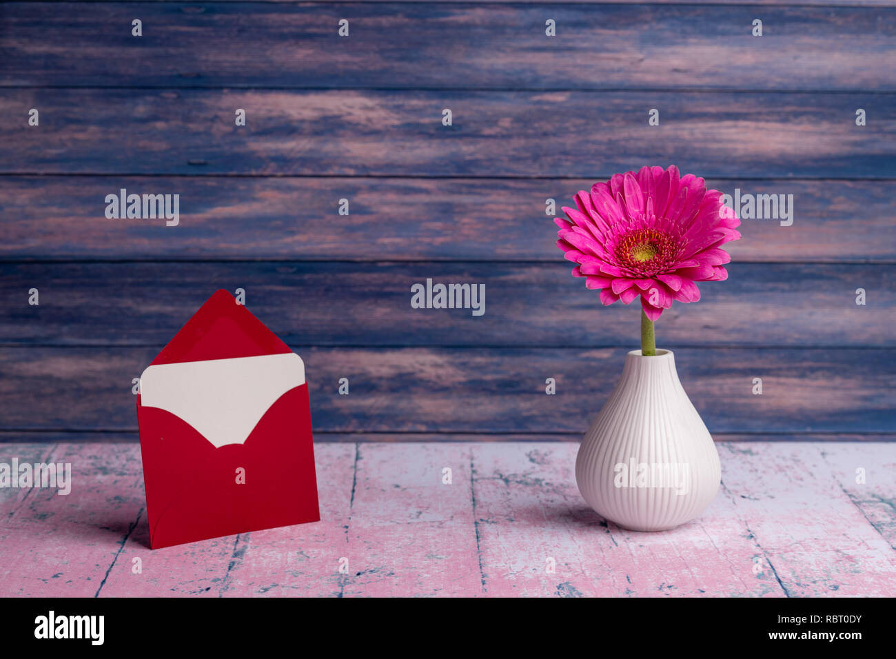 Still life background, gerber daisy in a vase Stock Photo - Alamy