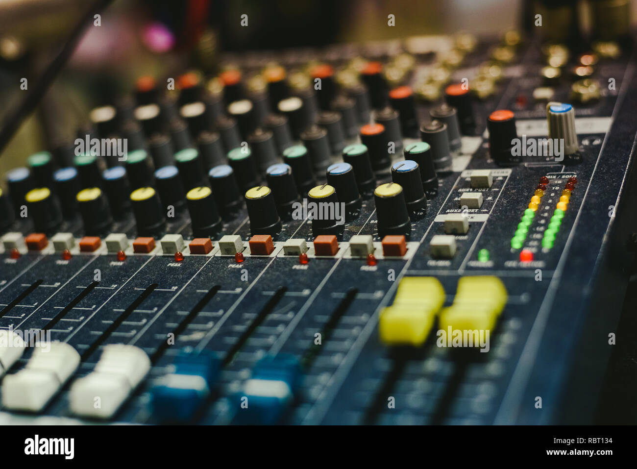 Male using electric mixer hi-res stock photography and images - Alamy