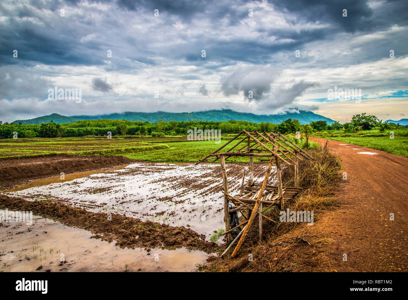 Rain thunder lightning in the sky farm hi-res stock photography and ...