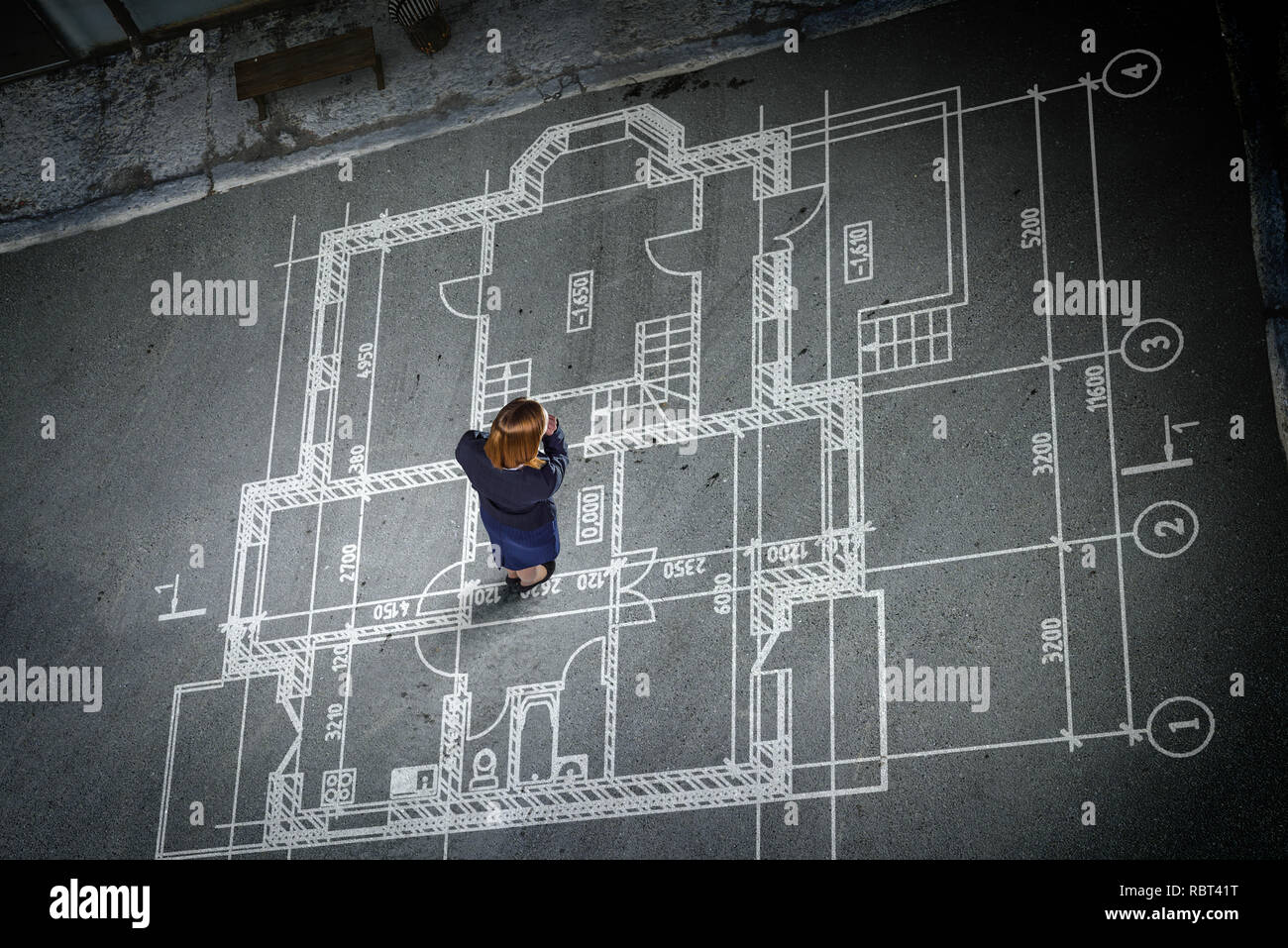 Engineer looking over plan hi-res stock photography and images - Alamy