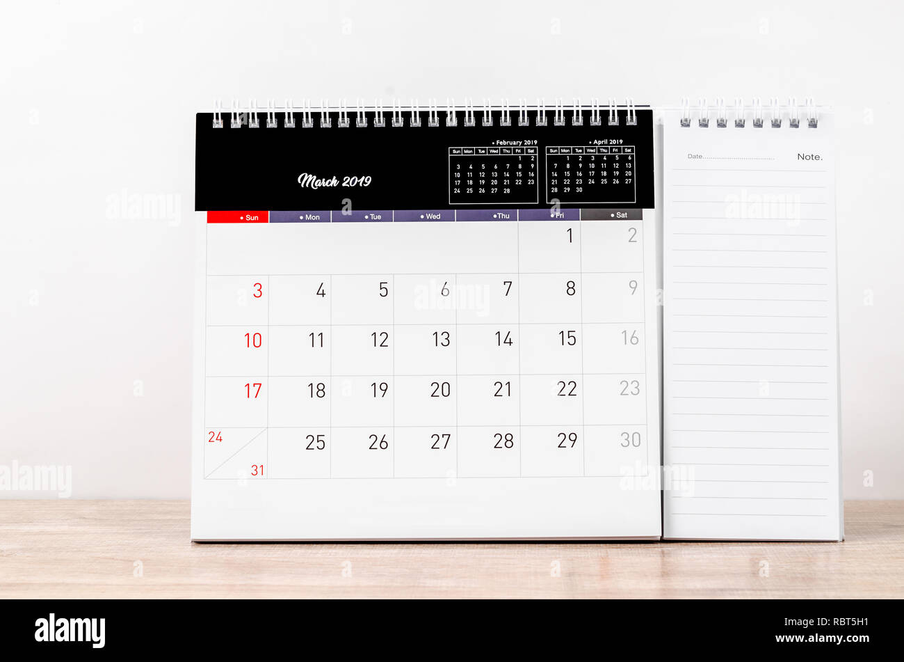 2019 March calendar on wooden background with note paper Stock Photo ...