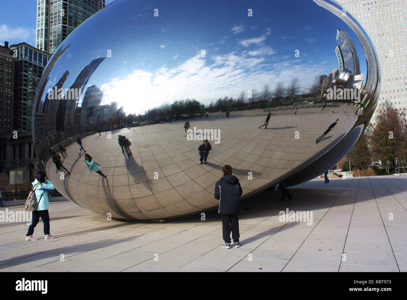 Reflections in the chicago bean hi-res stock photography and images - Alamy