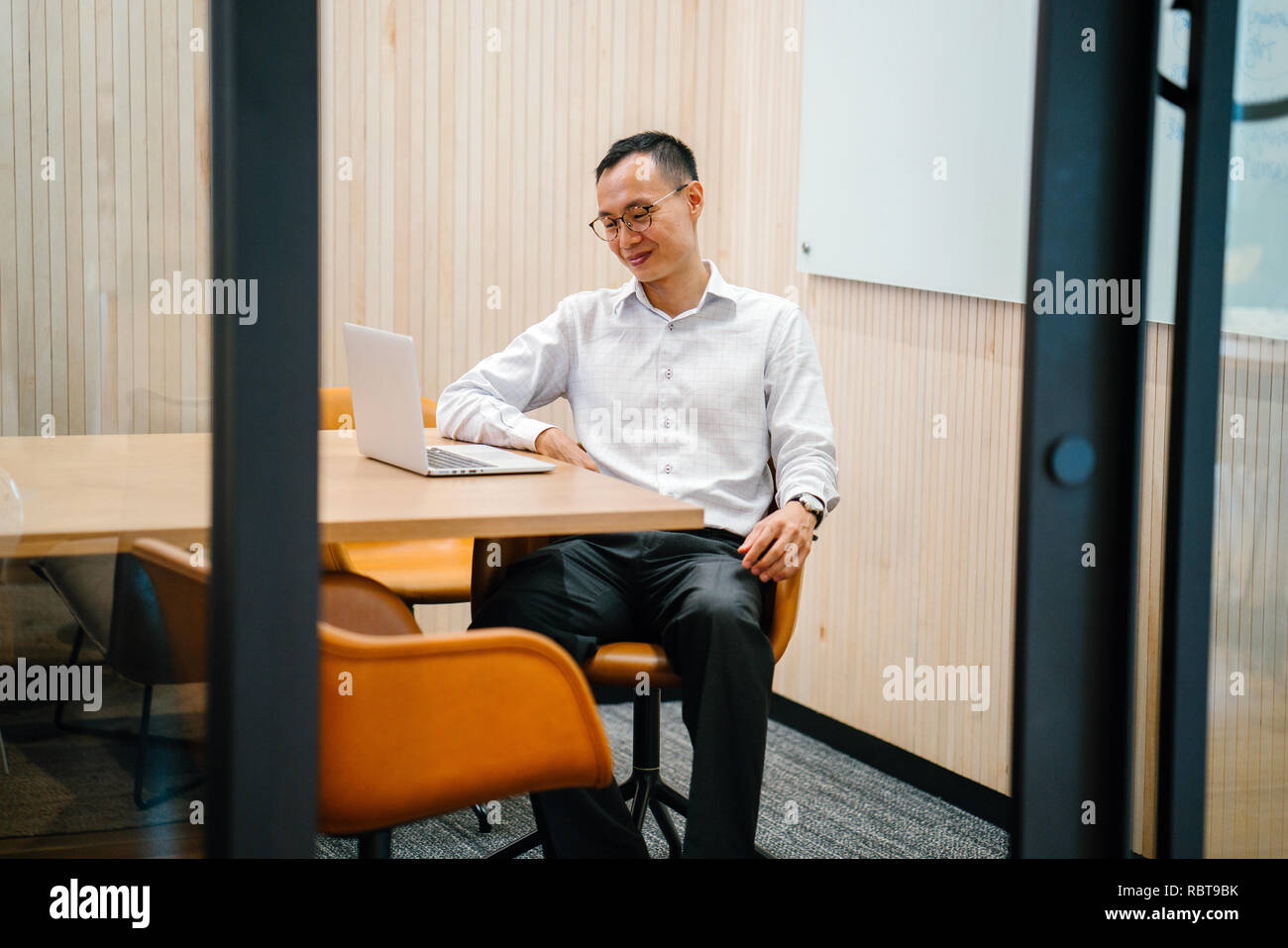 Asian man computer hi-res stock photography and images - Alamy