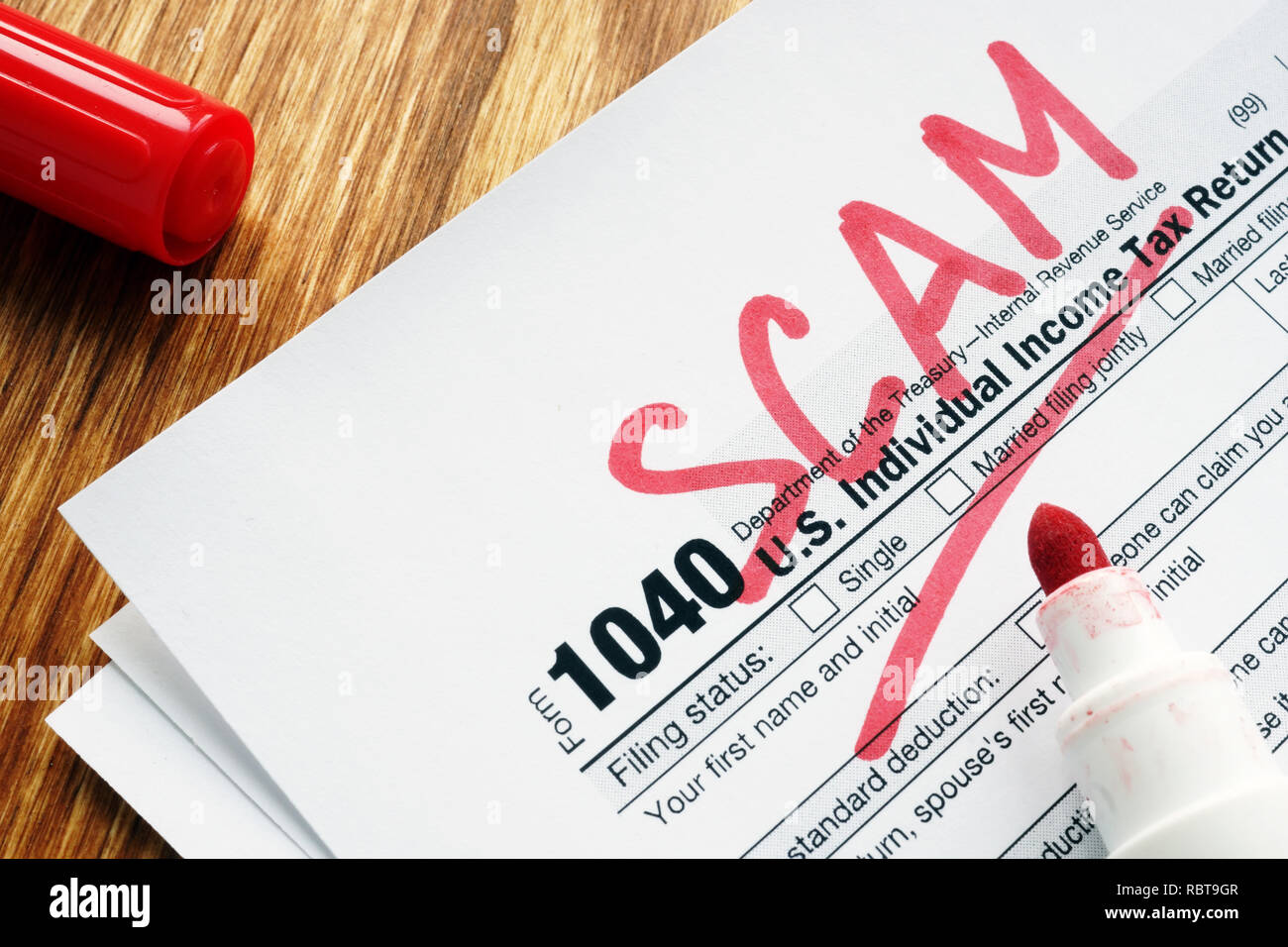 Scam alert sign on hi-res stock photography and images - Alamy