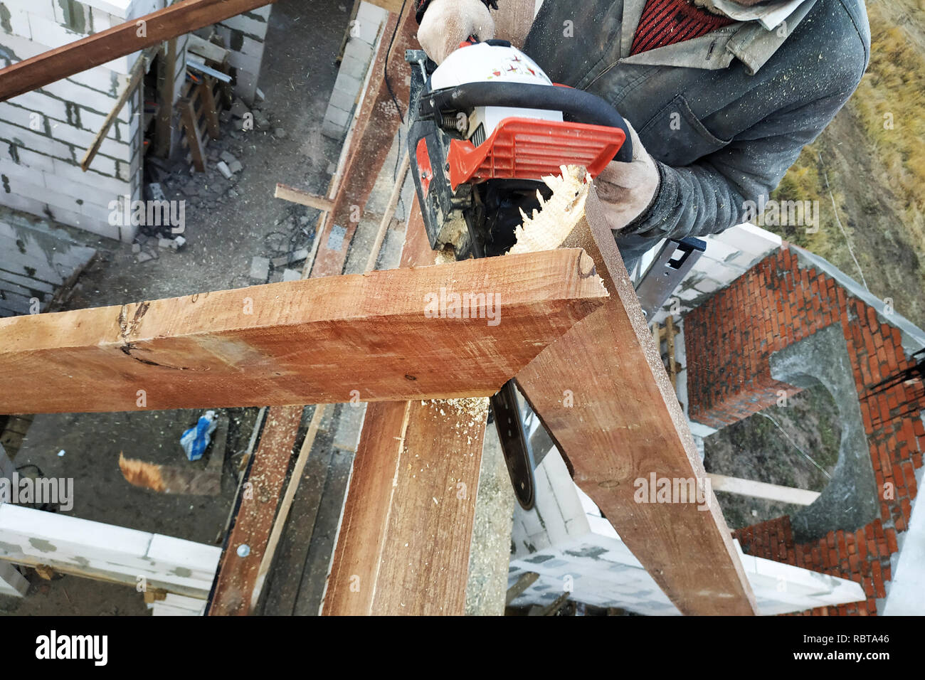 Man saws wood boards building hi-res stock photography and images - Alamy