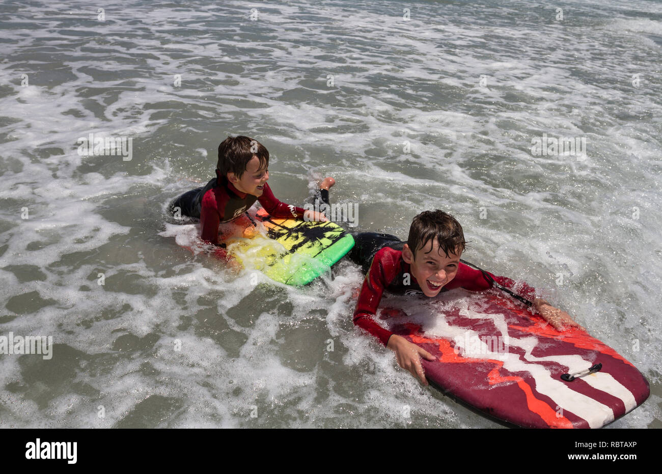Children in waves hi-res stock photography and images - Alamy