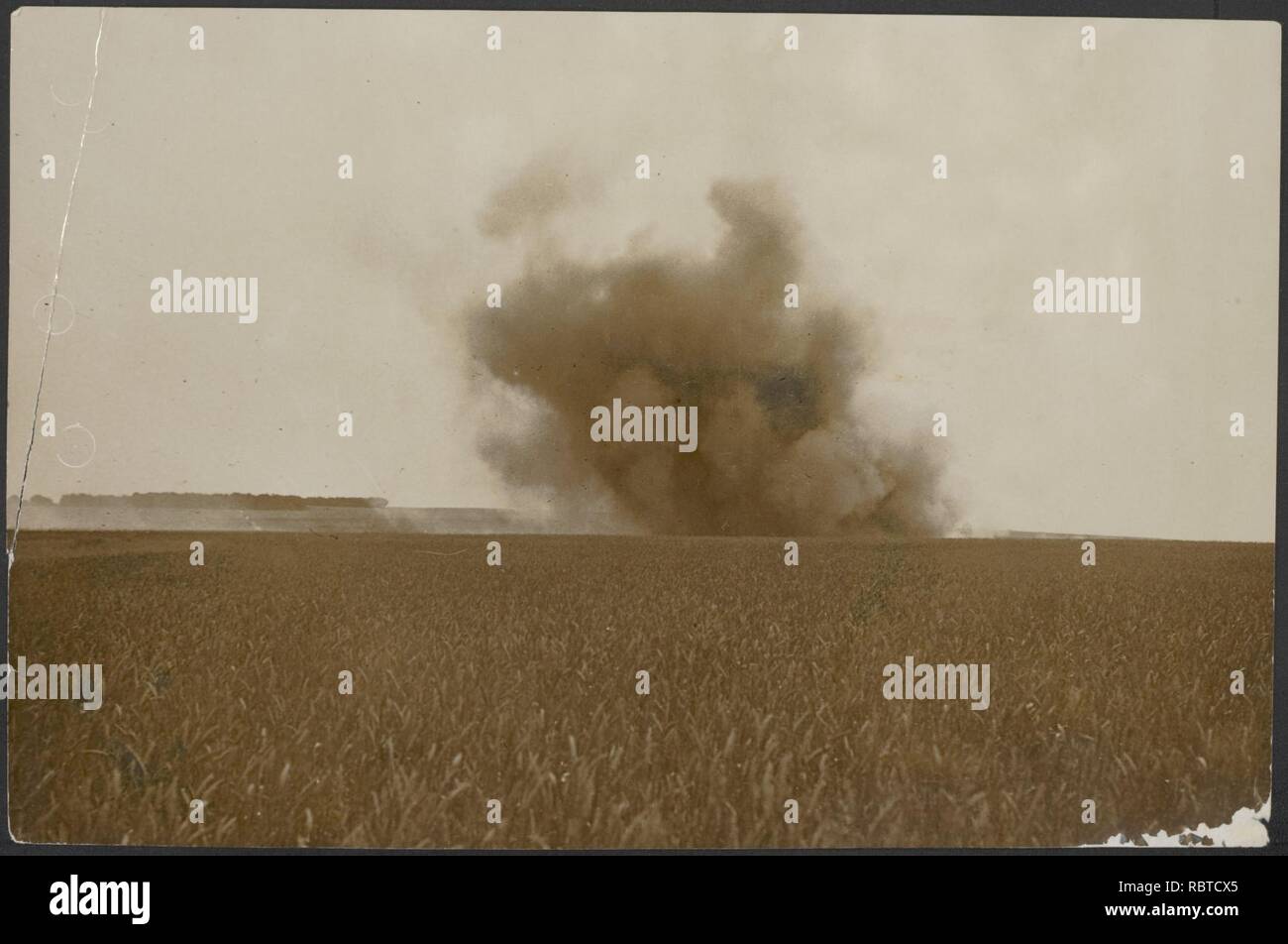 Shell burst hi-res stock photography and images - Alamy