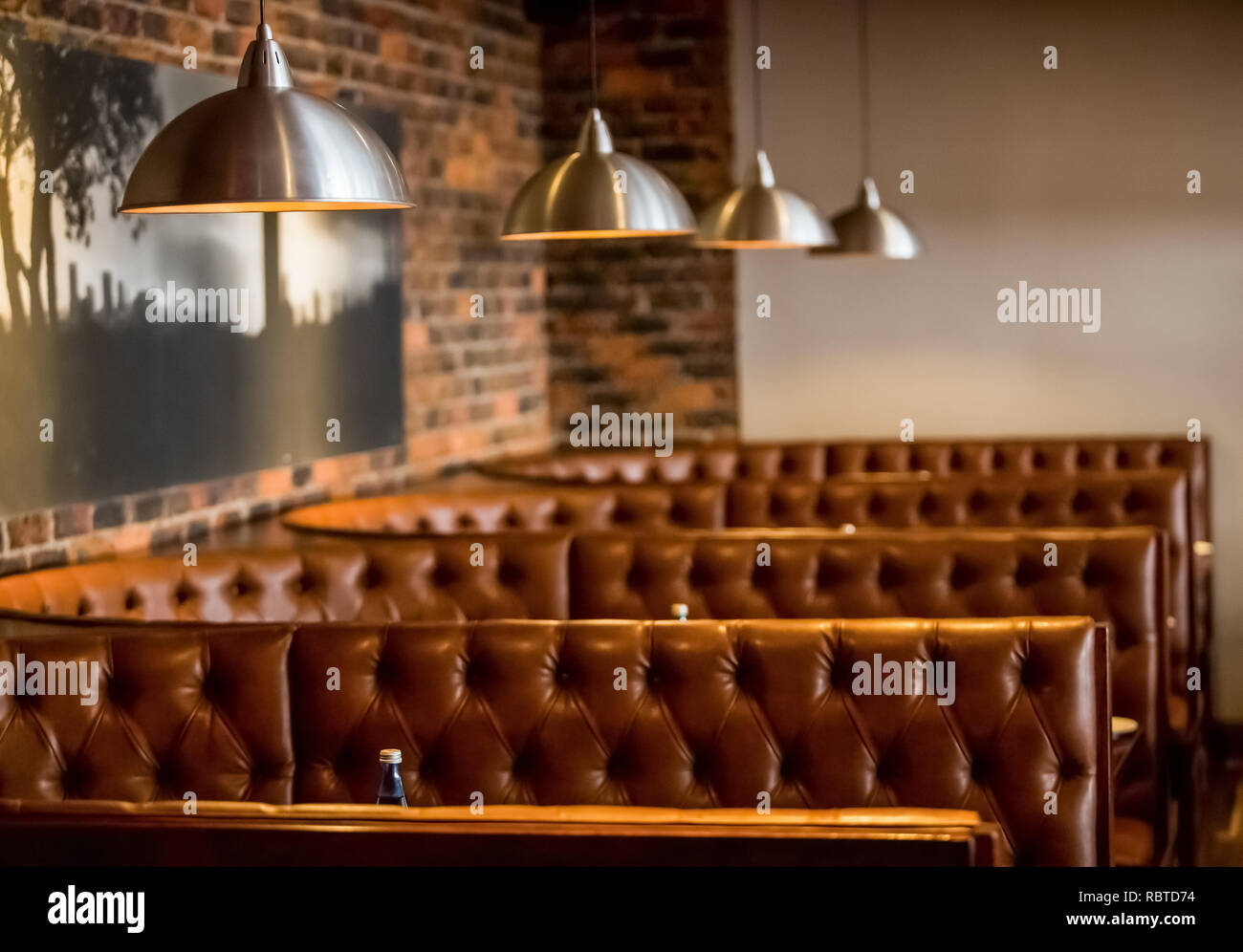 Retro diner booth hi-res stock photography and images - Alamy