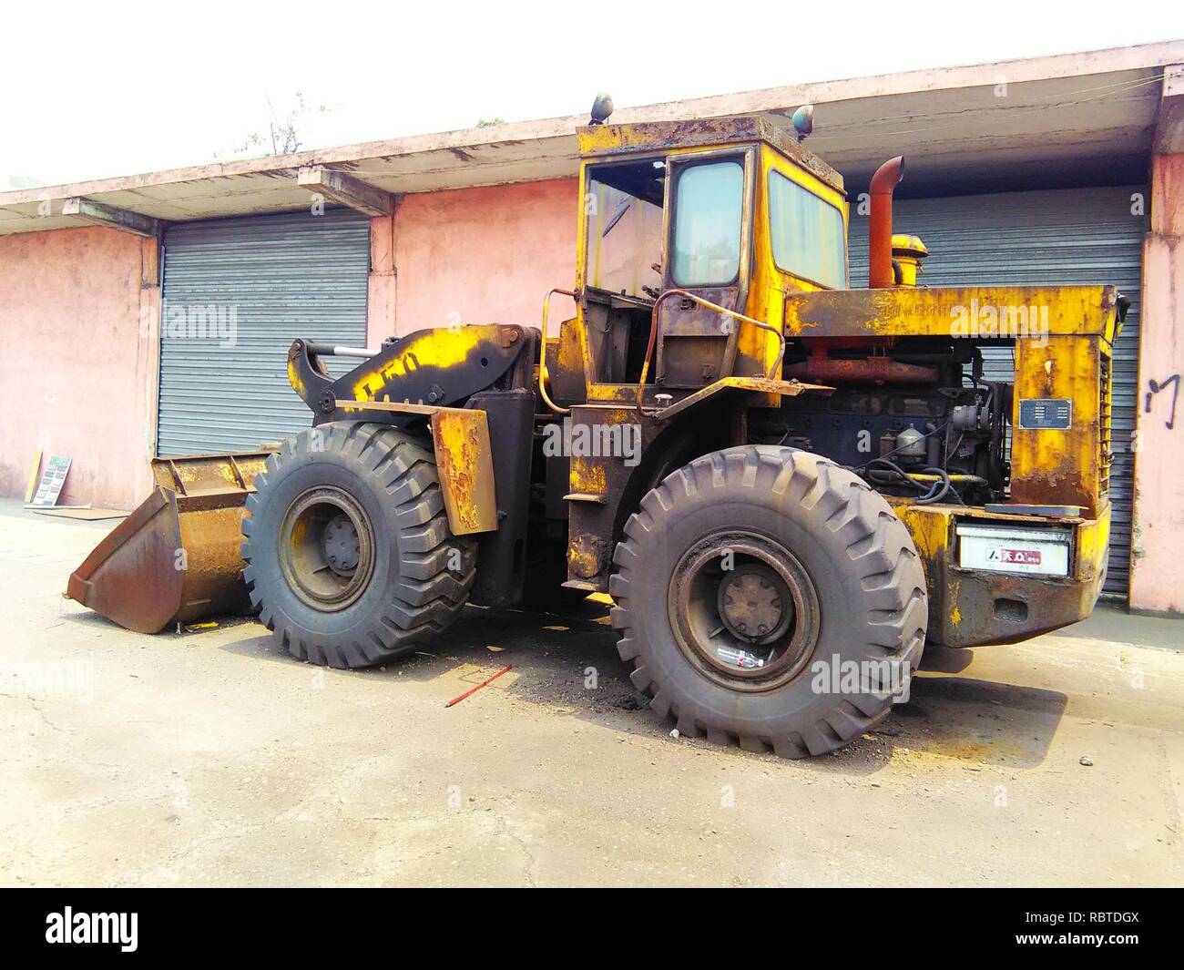 A yellow Liugong ZL50 Wheel Loader 20150426 Stock Photo - Alamy