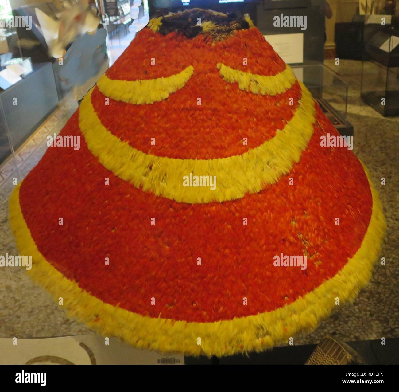 'Ahu 'ula, feather cape from Hawaii, Bernice Pauahi Bishop Stock Photo ...