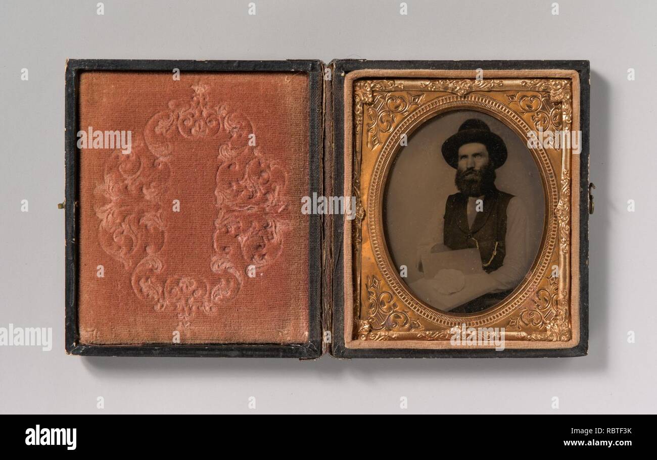 Bearded plasterer hi-res stock photography and images - Alamy