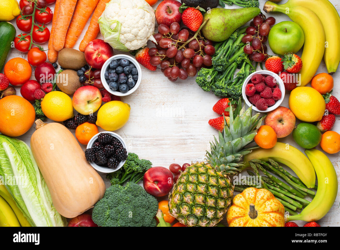 Rainbow fruits and vegetables hi-res stock photography and images - Alamy