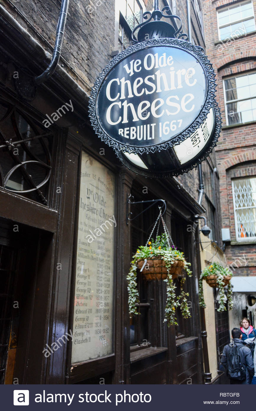 Ye Olde Cheshire Cheese Stock Photos & Ye Olde Cheshire Cheese Stock ...